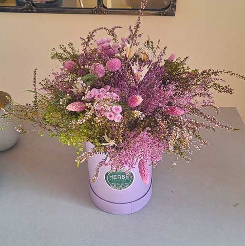 Send Flowers Barcelona - Flowers Barcelona florist - HERBS
